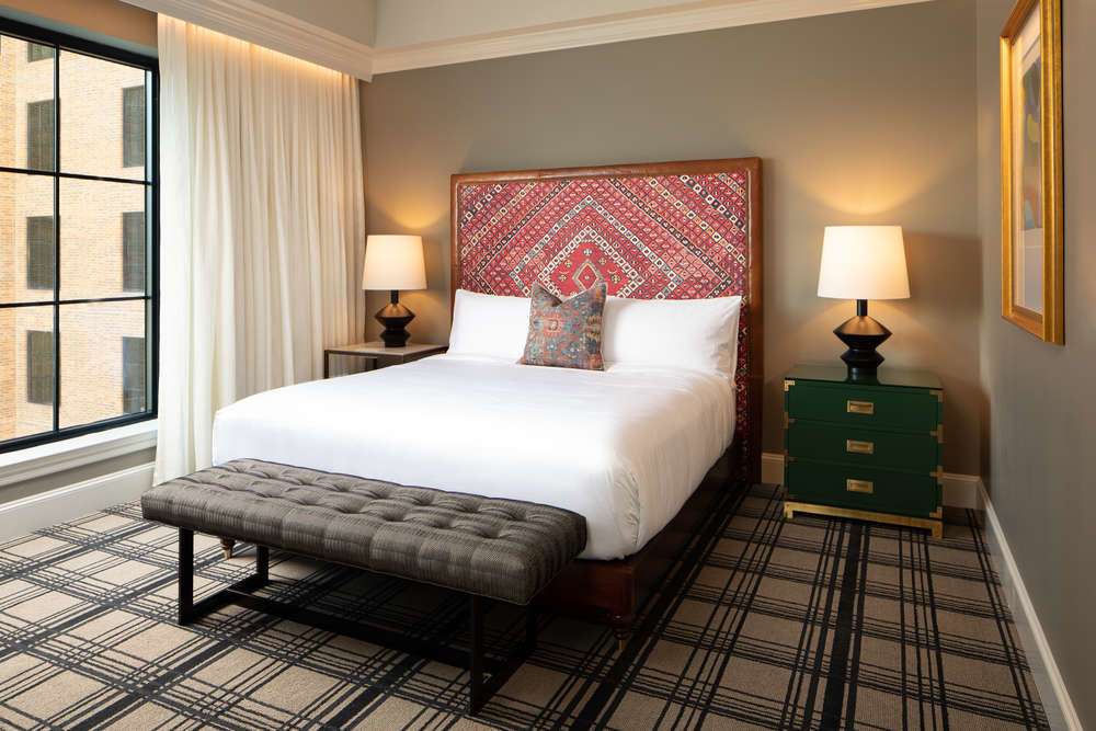 ADA Corner Suite King - Rooms | Austin - Hotel ZaZa